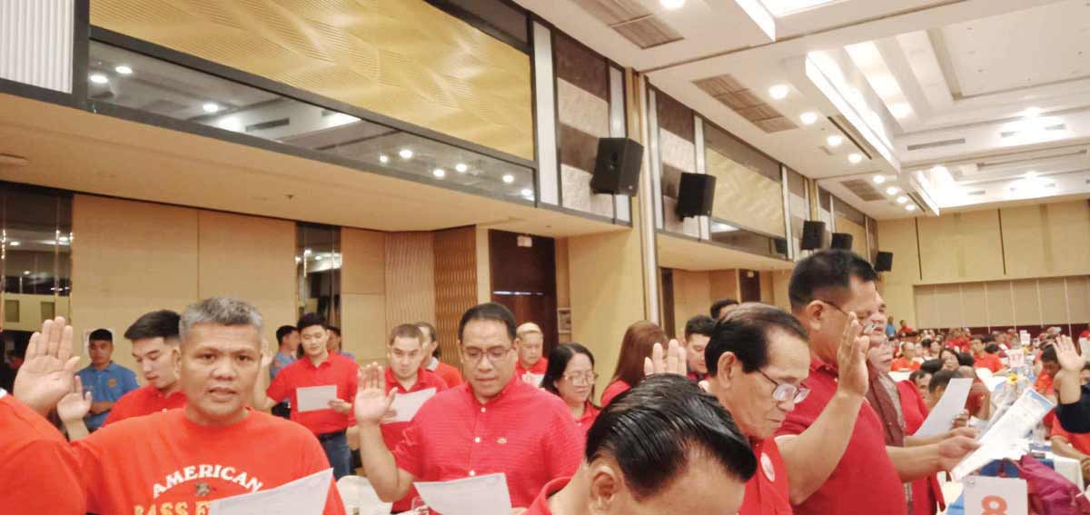 Administration show of force: Nearly 800 local officials join Marcos’ party