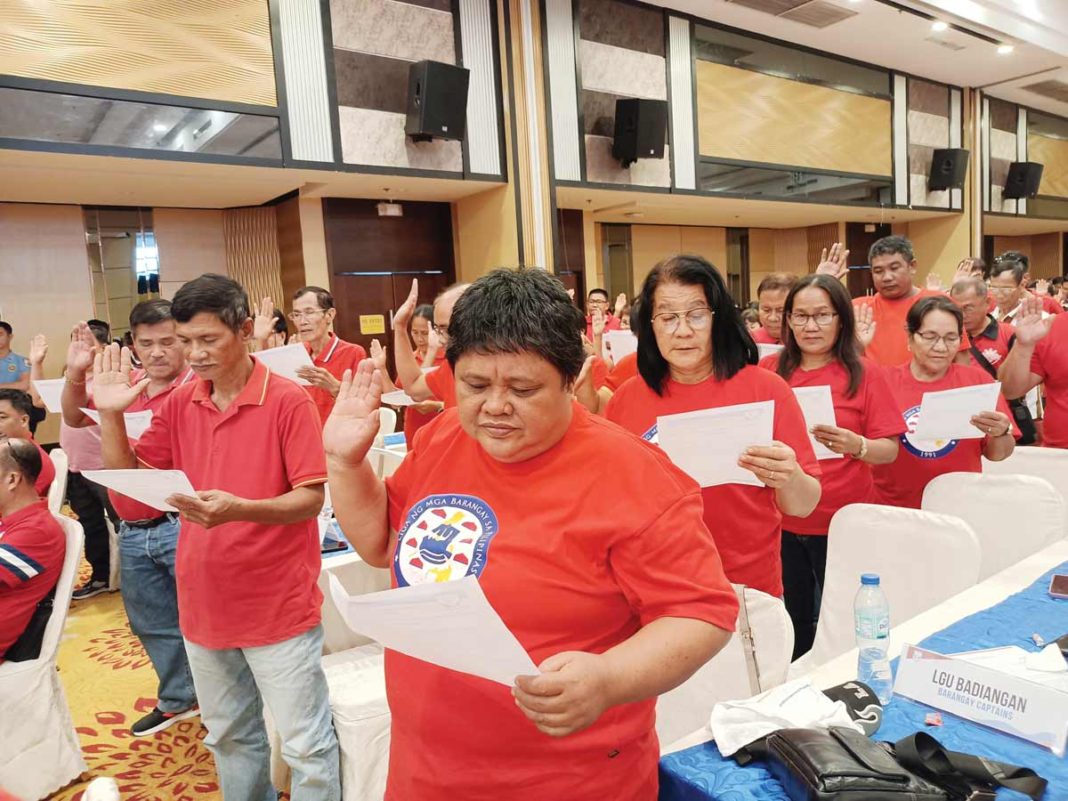 Administration show of force: Nearly 800 local officials join Marcos’ party