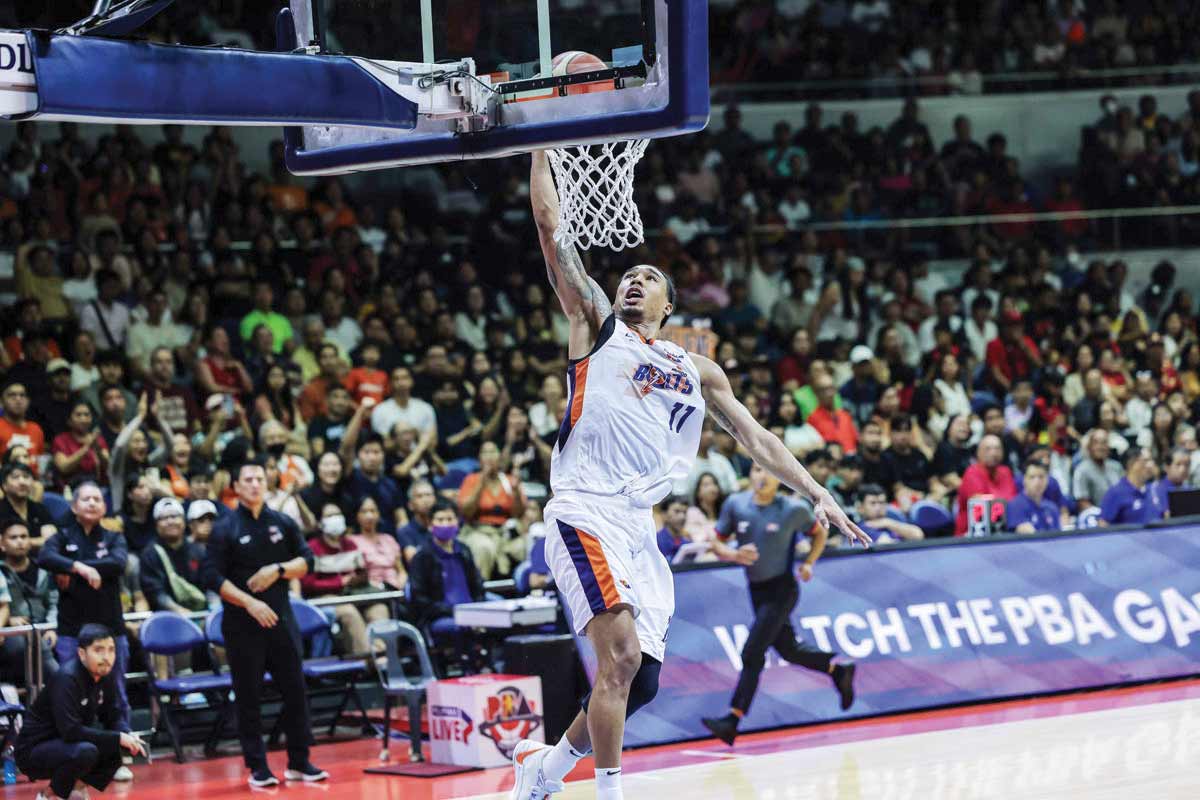 Newsome clutch, Meralco takes 2-1 PBA finals lead