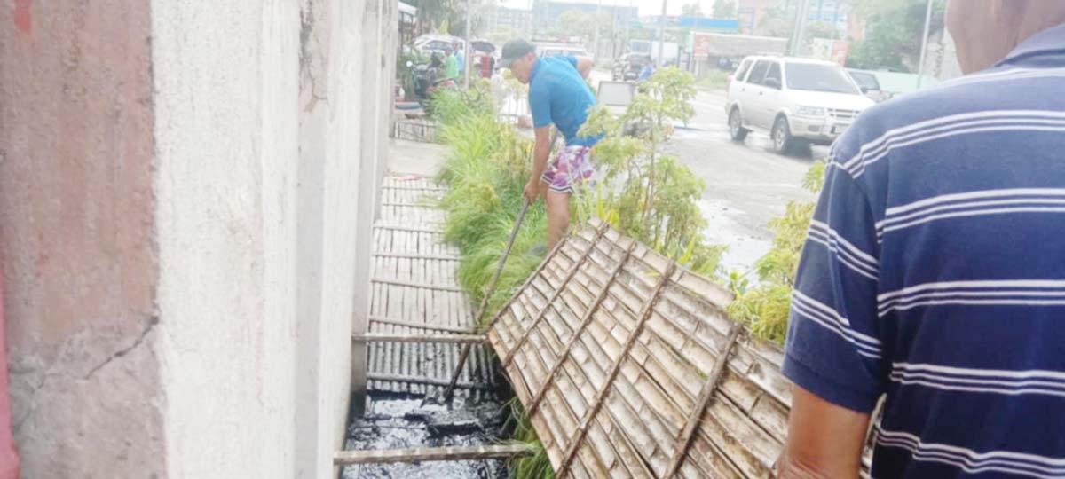 CLEARING WATERWAYS: Iloilo City gov’t conducts year-round declogging ...