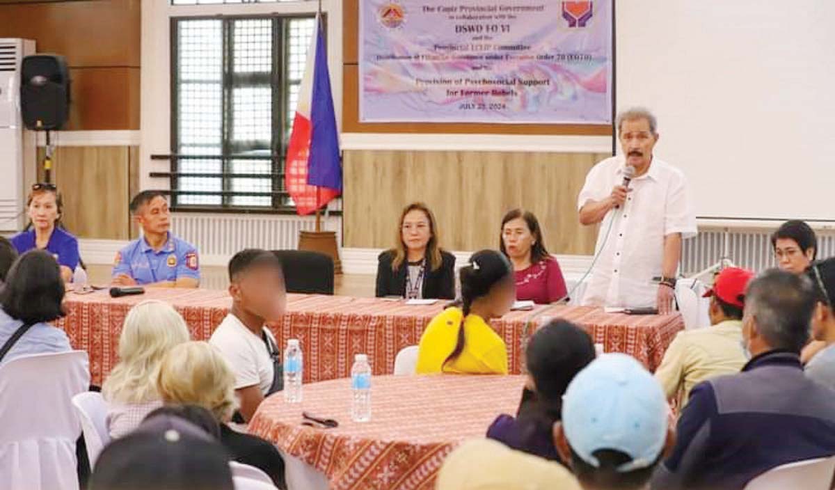 94 ex-rebels from Capiz get financial assistance