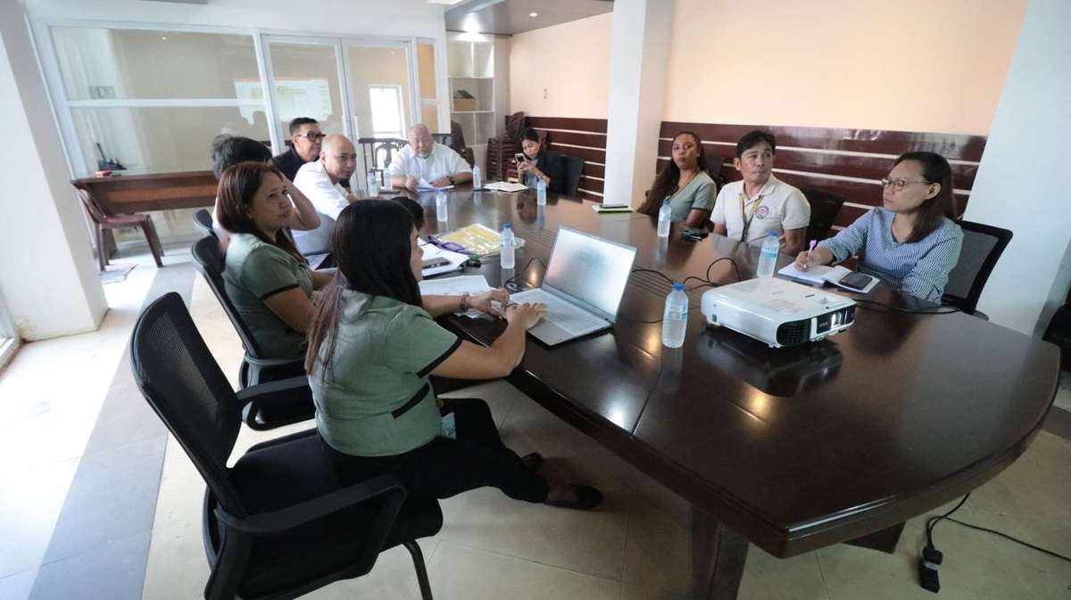 Guimaras guv supports cost center for provincial hospital