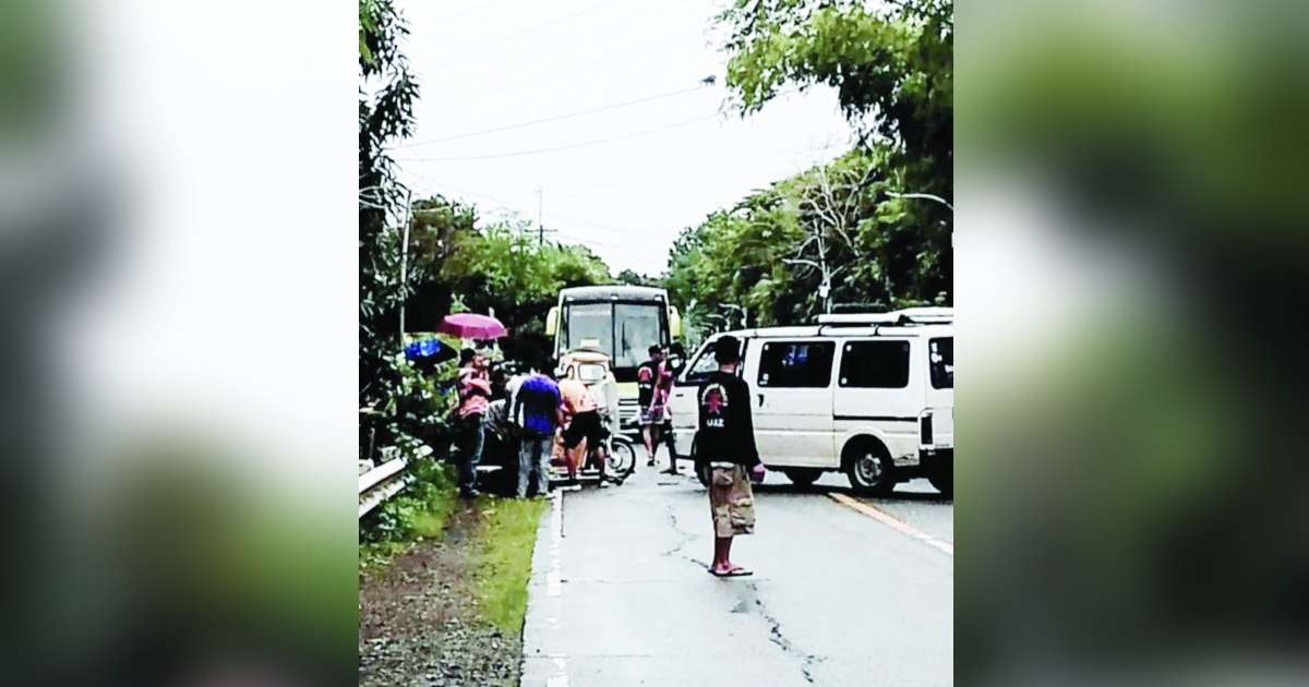 Three hurt in tricycle-van collision