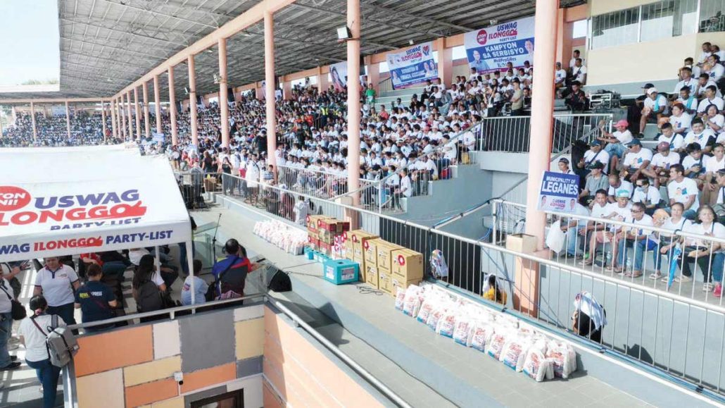 MORE CASH AID: Uswag Ilonggo extends assistance to 13,500 Ilonggos