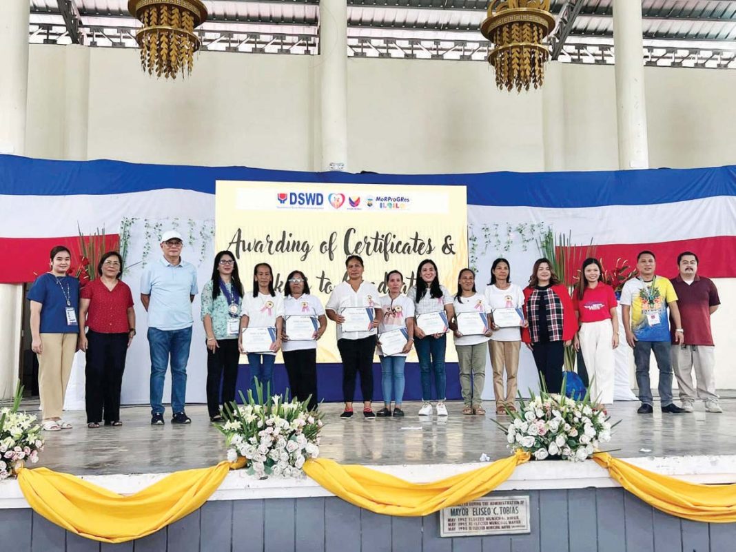 Over 2,000 families in Iloilo graduate from 4Ps