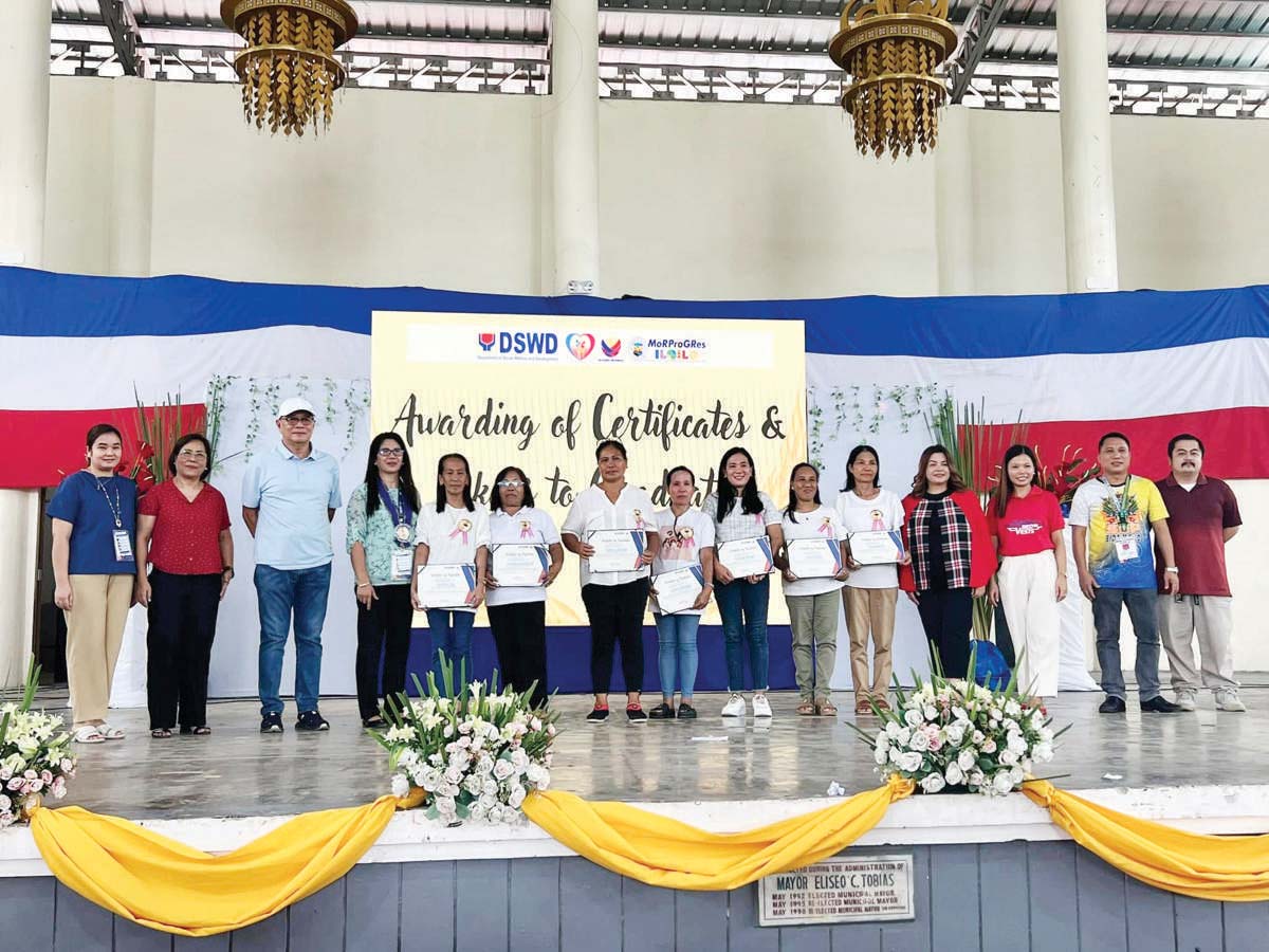 Over 2,000 families in Iloilo graduate from 4Ps