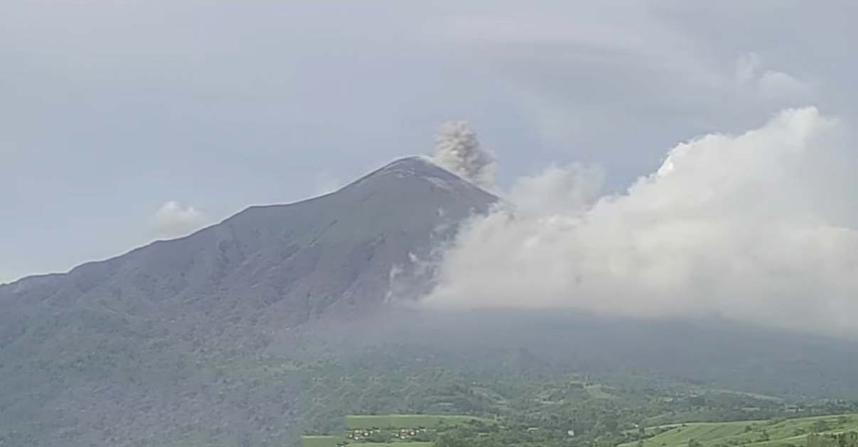 Kanlaon remains under Alert Level 2 amid ash emission