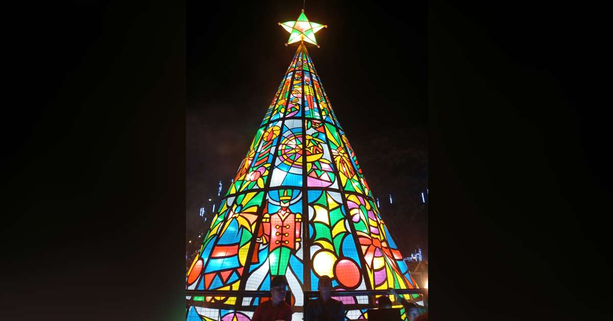 Painted mosaic Christmas tree: A reflection of Silay's artistry