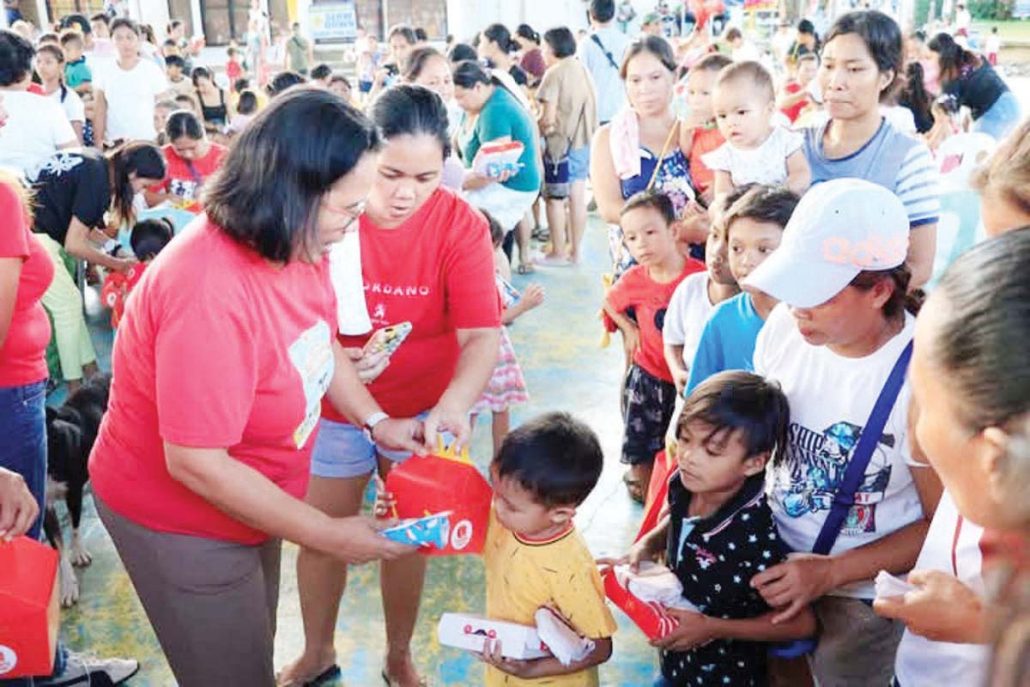 'Ambag-ambag Para sa Bata'; A Christmas treat of EB Magalona government ...