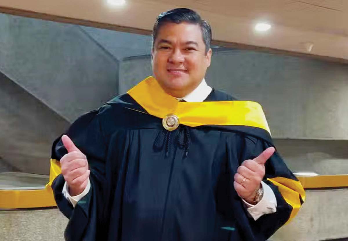Jomari Yllana earns master’s in management; eyes showbiz comeback