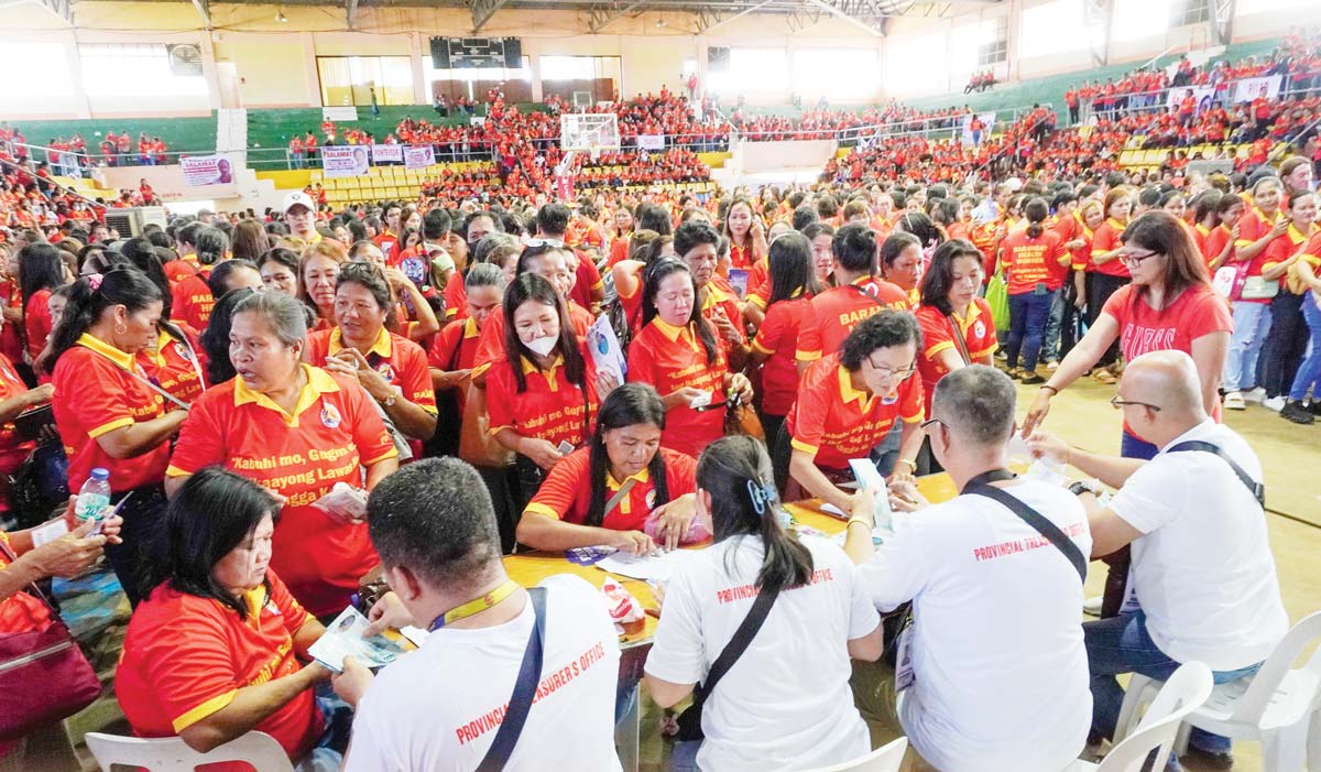 Capiz releases P13.1M for barangay volunteers' special risk allowance