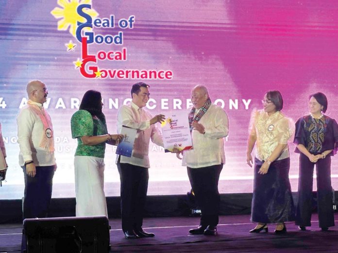 Guimaras conferred with Seal of Good Local Governance
