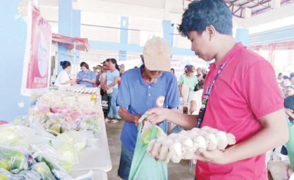 'Walang Gutom' beneficiaries in Antique redeem food stamp