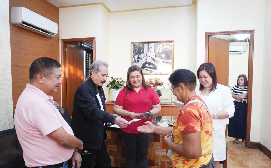 12 families affected by demolition in President Roxas get cash aid