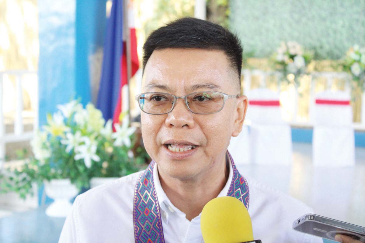 Poll campaign starts; COMELEC RESTRICTS USE OF PUBLIC FUNDS