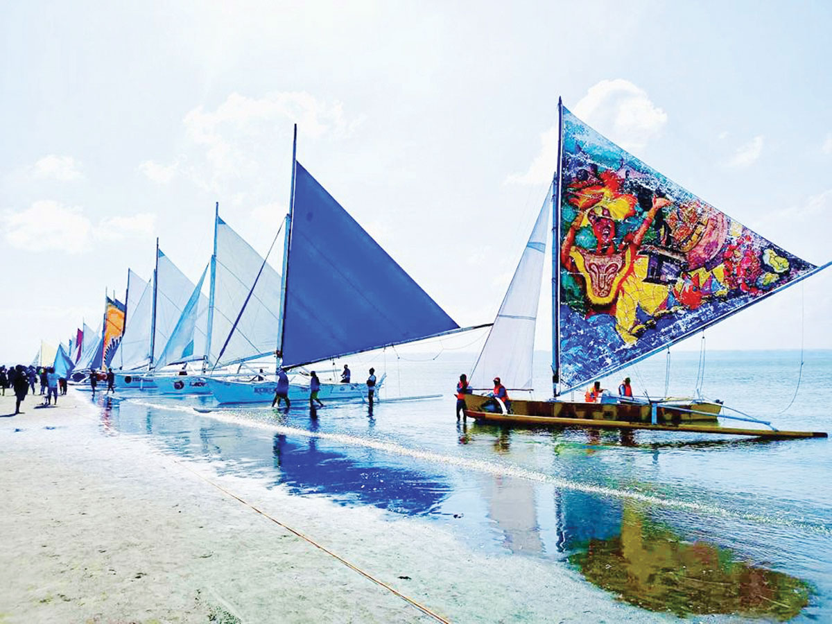 42 sailboats compete in Paraw Regatta slalom race