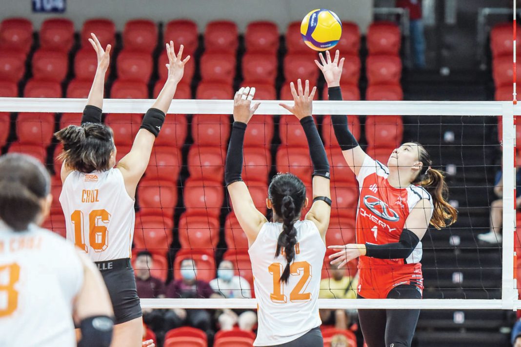 Crossovers edges Foxies, clinches PVL quarterfinals