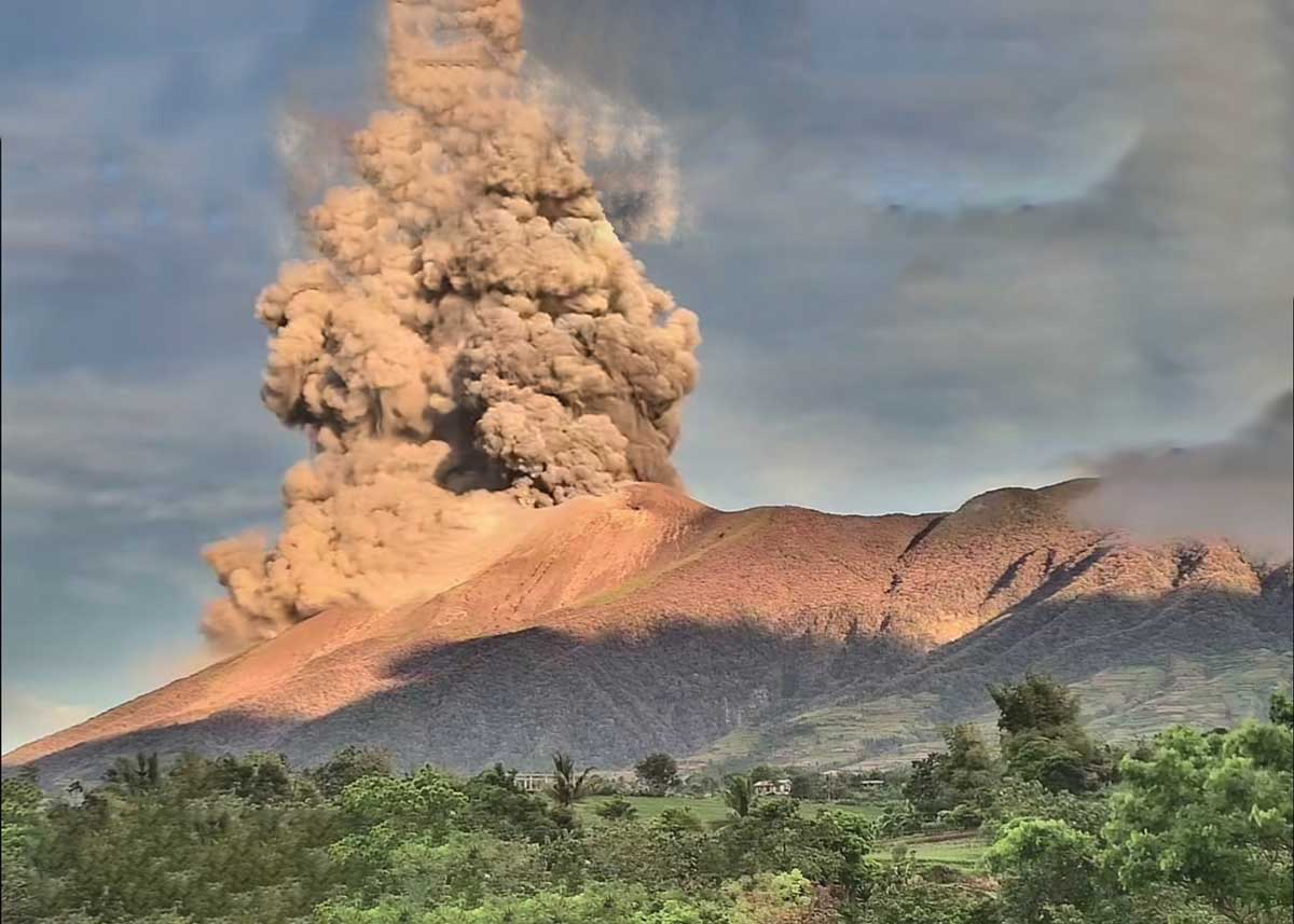 EXPLOSIVE ERUPTION: Kanlaon volcanic ashfall threat prompts swift ...