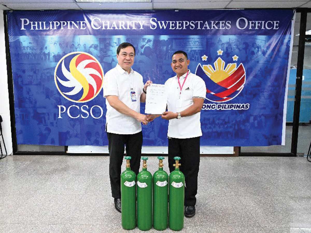 PCSO donates oxygen tanks to Luisiana and Alaminos in Laguna