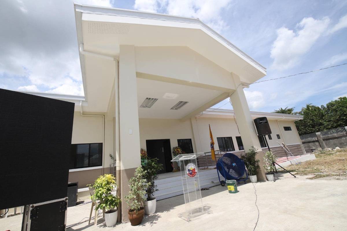 P11-M Super Health Center opens in Pavia to boost healthcare access ...