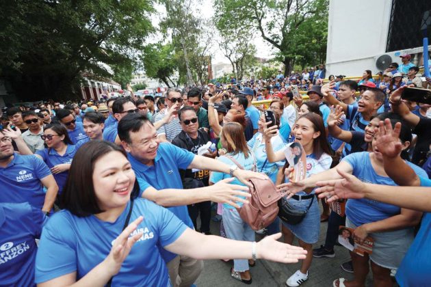 THE ILONGGOS HAVE SPOKEN: TEAM USWAG KAMI!