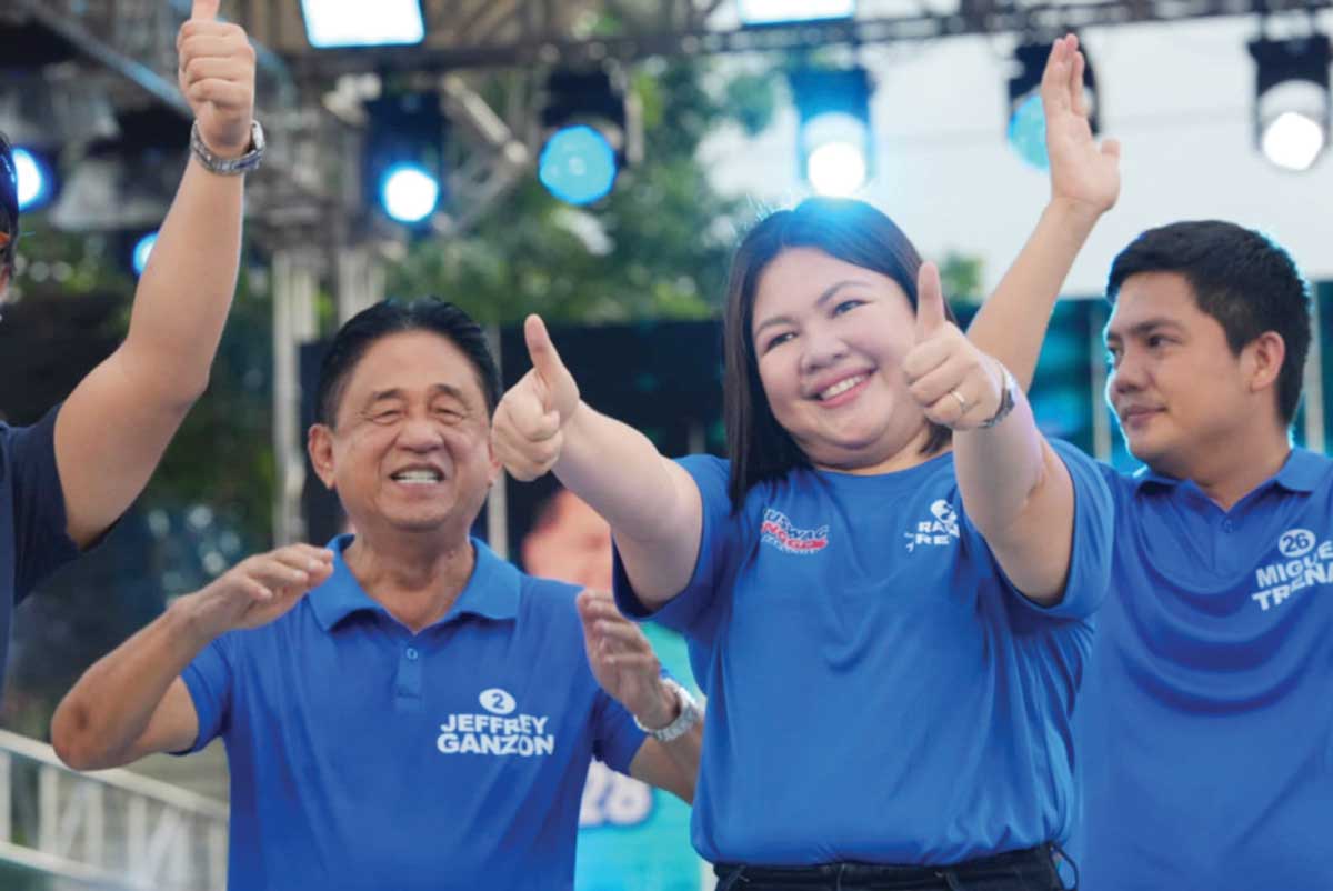 TEAM USWAG FOR THE WIN! Over 50K Ilonggos in full force at Uswag Miting de Avance