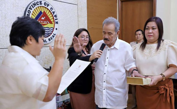 Re-elected Capiz guv takes oath of office
