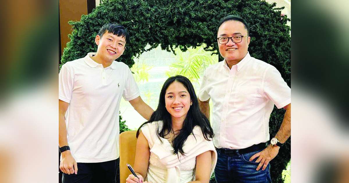 Negrense Monares signs rookie deal with Foxies