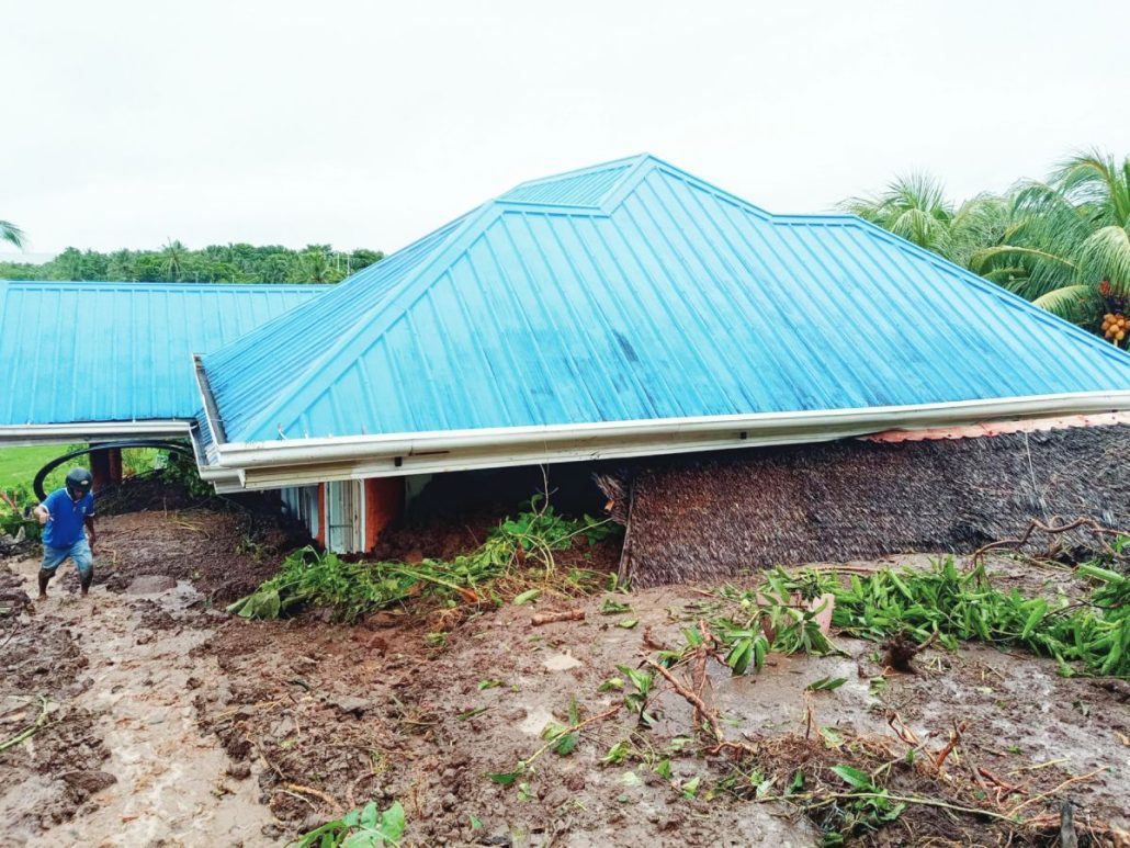 Landslide buries houses in Antique; Gov. Javier extends relief to affected families