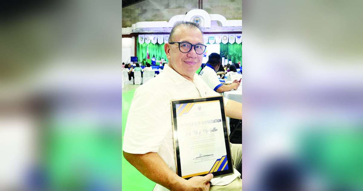 Tay Tung volleyball team manager honored by DepEd-Bacolod