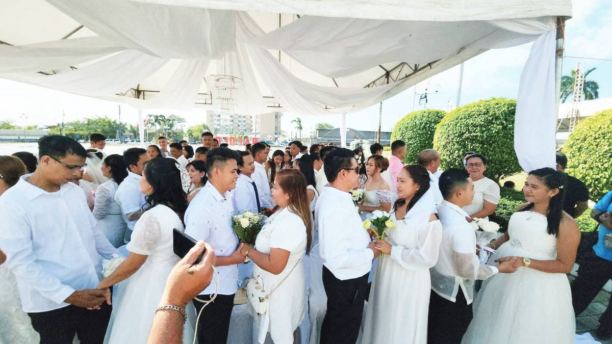 Bacolod gov’t encourages mass weddings in all barangays