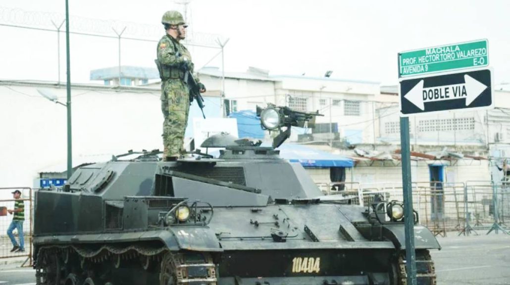 Guard, 13 inmates killed in Ecuador prison fight