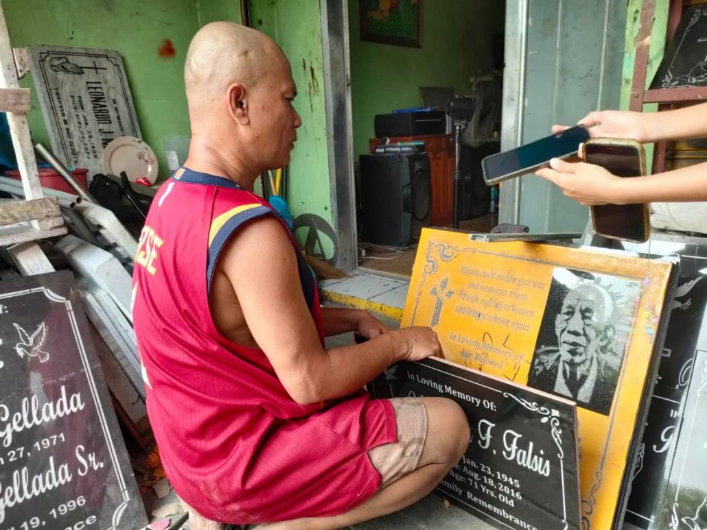 ENGRAVING MEMORIES: The life of ‘lapida’ makers in Iloilo