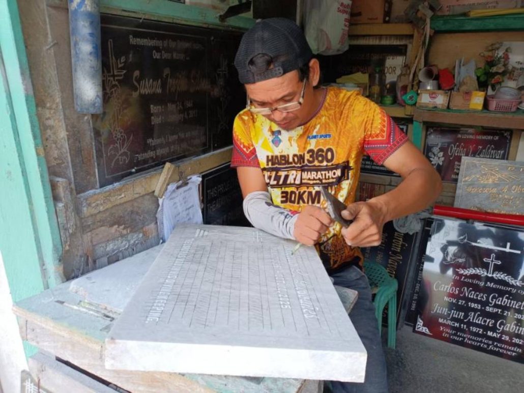 ENGRAVING MEMORIES: The life of ‘lapida’ makers in Iloilo