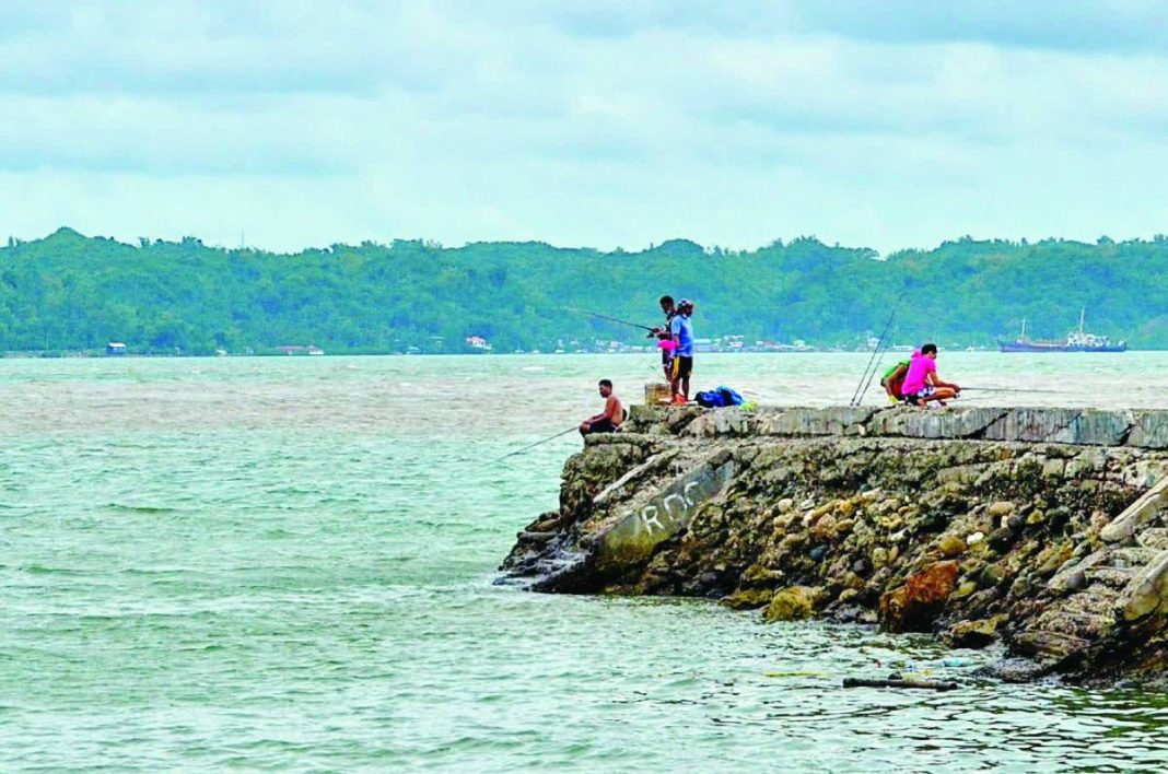 RACE AGAINST TIME: City has only 15 minutes to escape local tsunami ...