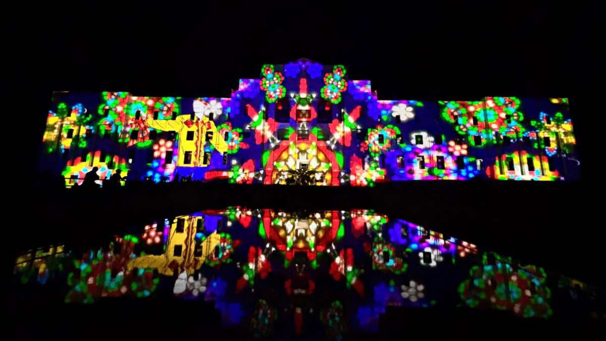 Capiz capitol, Roxas city hall workers receive Christmas cash gifts