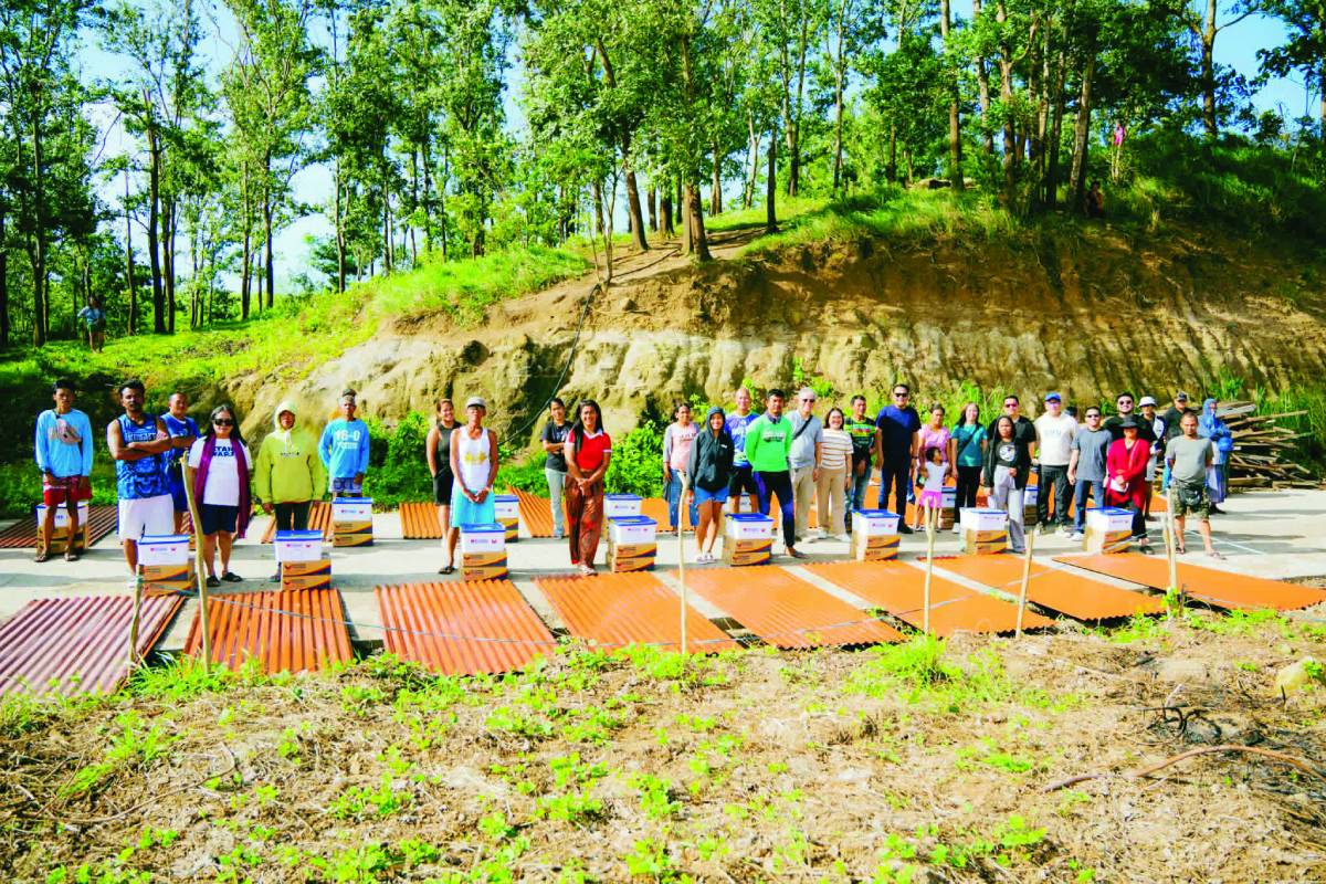 Bacolod LGU assists displaced Barangay 2 families in building new homes ...
