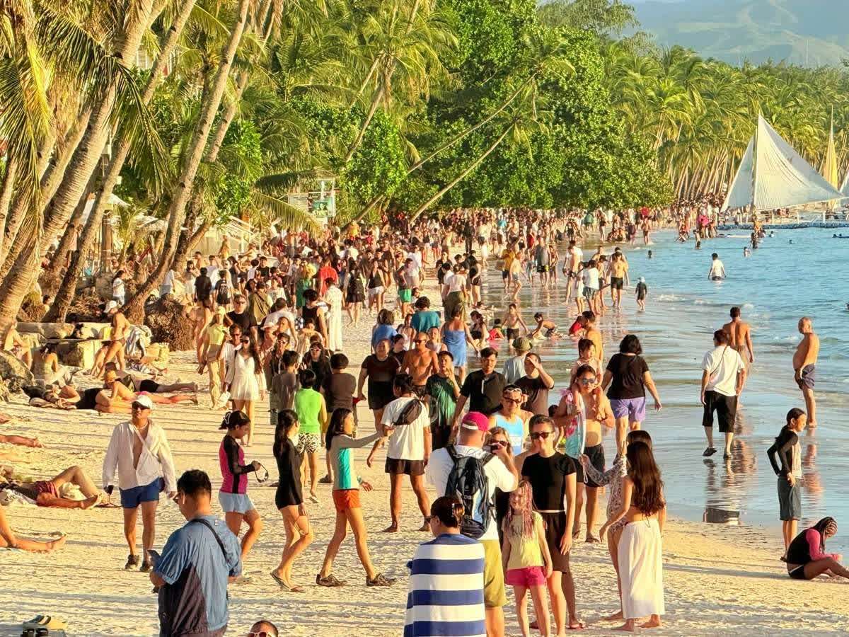 YEAR-END TOURISM BOOM: Boracay Island caps 2025 with record December ...
