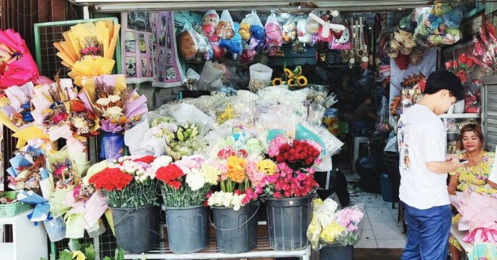 VALENTINE’S WINDFALL FADES; Iloilo flower vendors battle online ...