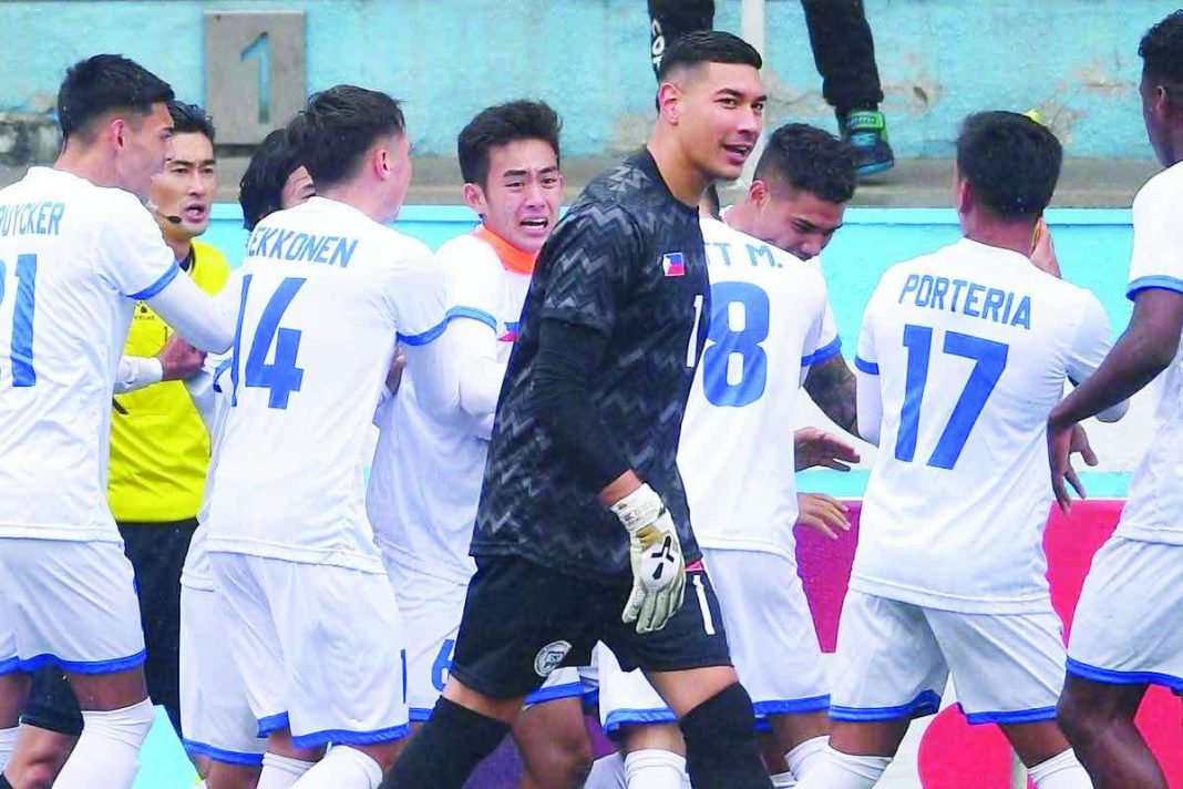 Etheridge retires, ends 18-year career as PH football icon
